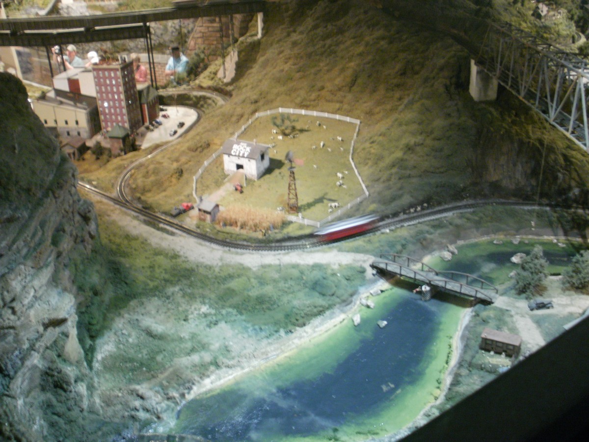 Enter-TRAIN-ment G Scale Layout